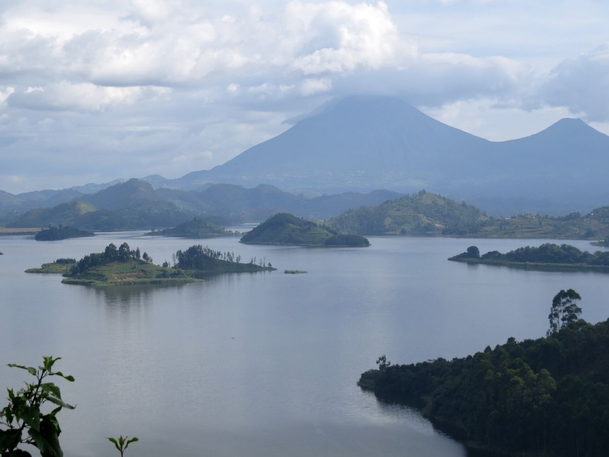 LAKE MUTANDA - Uganda Tours and Safaris - African Travels