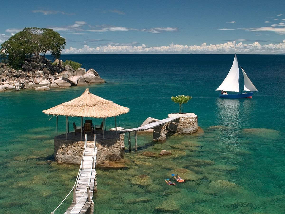 LAKE MALAWI - Malawi Safaris and Tours African Travels